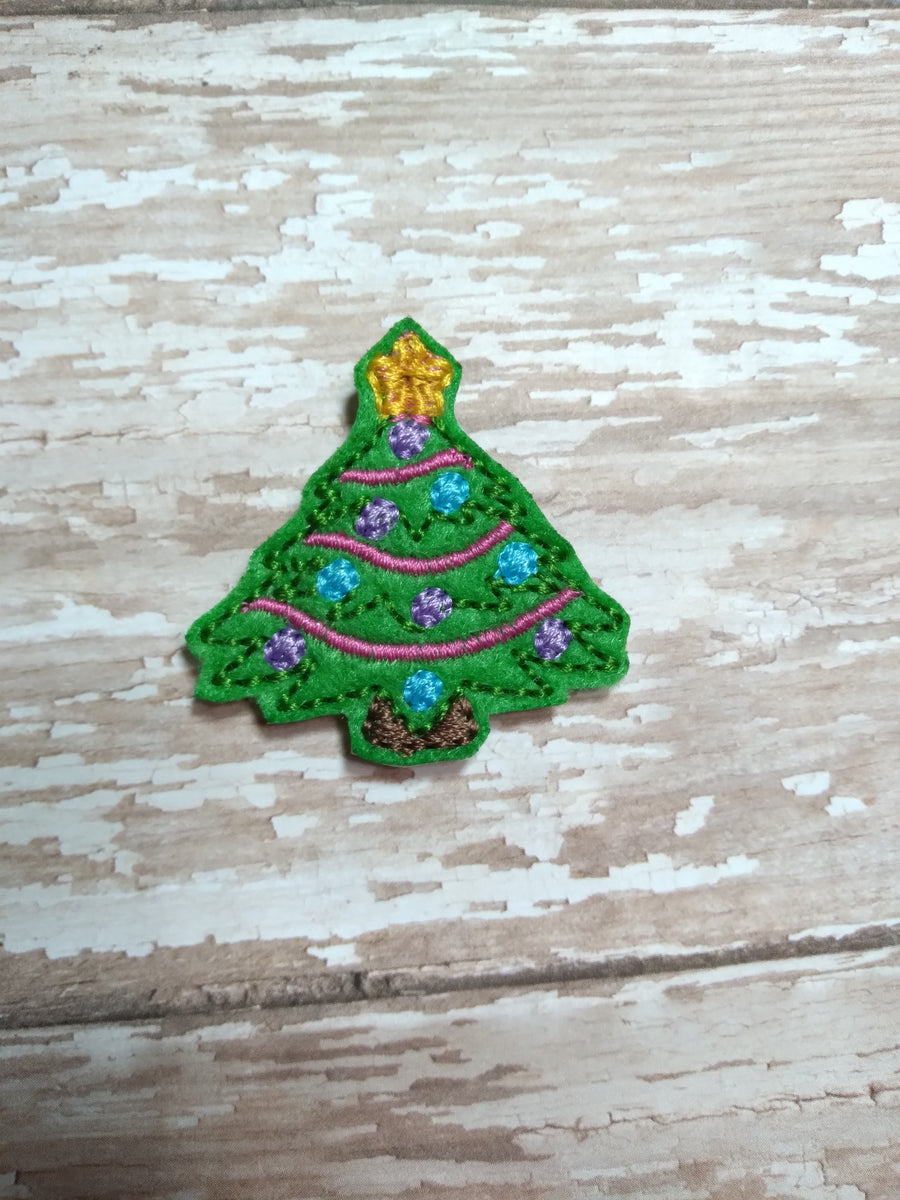 Christmas Tree With Garland – The Feltie Hoarder